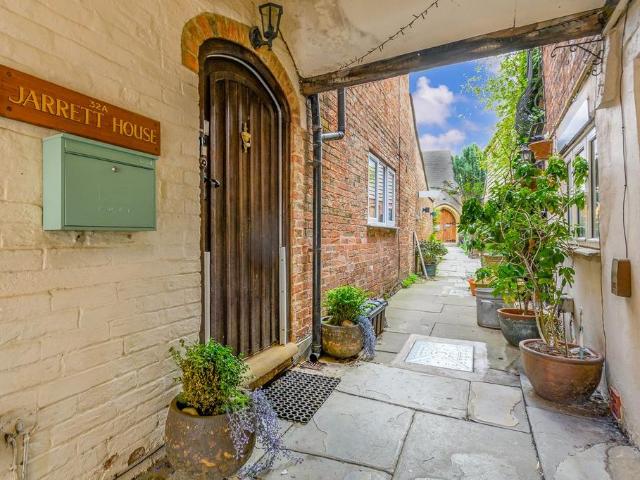 4 bedroom end of terrace house for sale