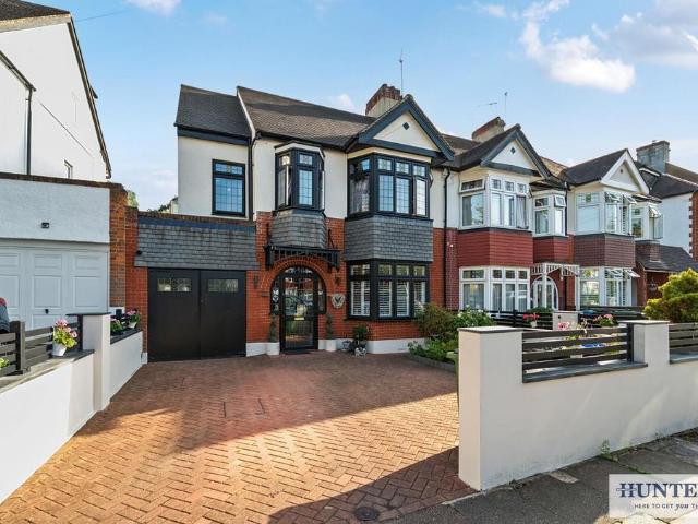 4 bedroom end of terrace house for sale