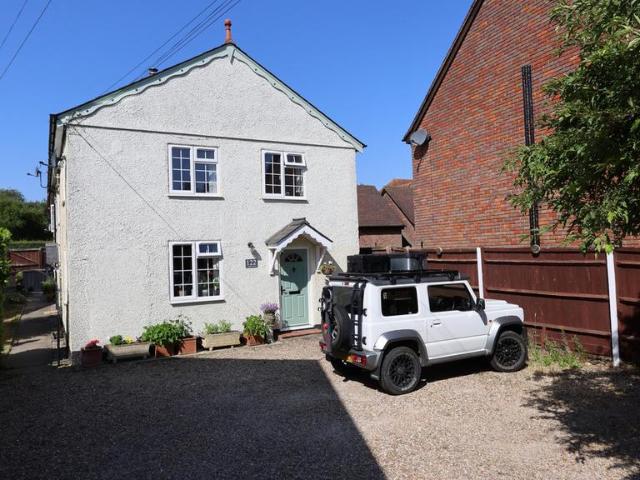 4 bedroom end of terrace house for sale