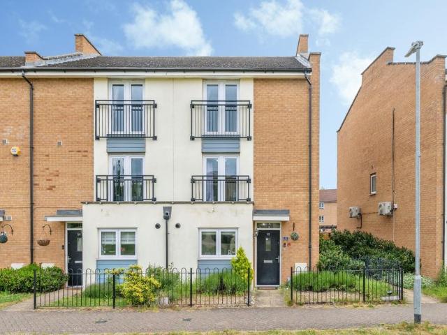 4 bedroom end of terrace house for sale