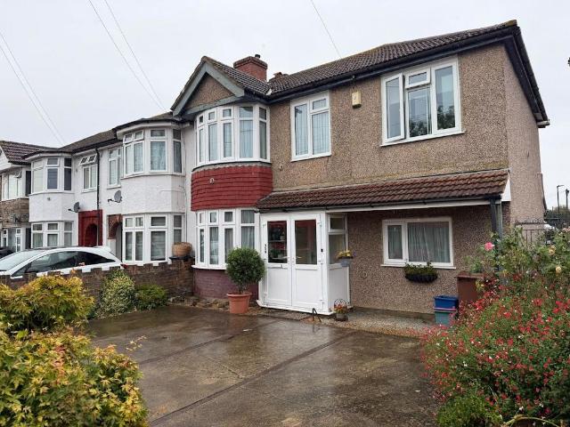 4 bedroom end of terrace house for sale