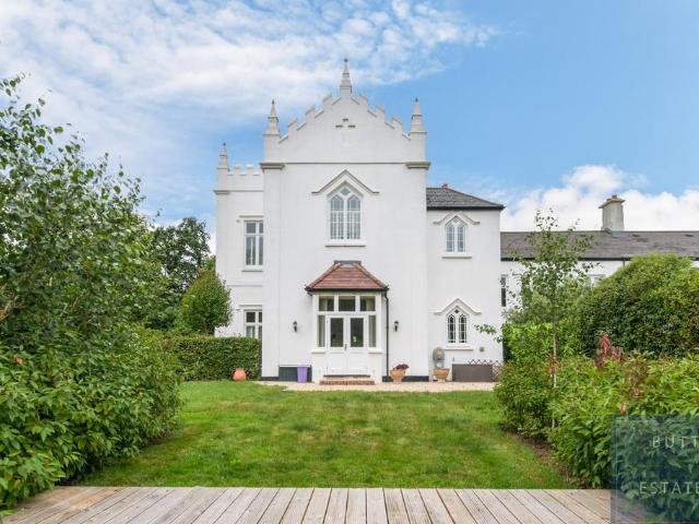 4 bedroom end of terrace house for sale