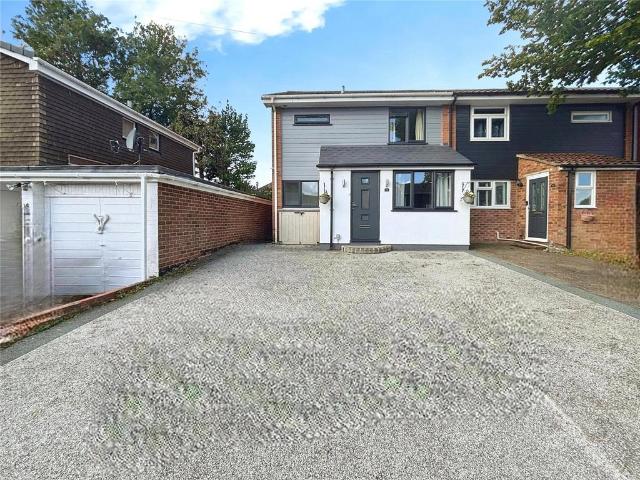 4 bedroom end of terrace house for sale