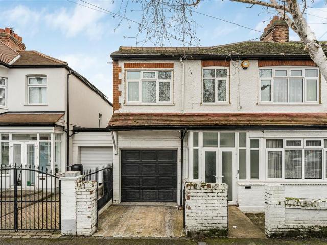 4 bedroom end of terrace house for sale