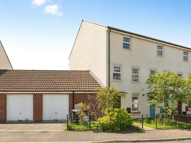4 bedroom end of terrace house for sale