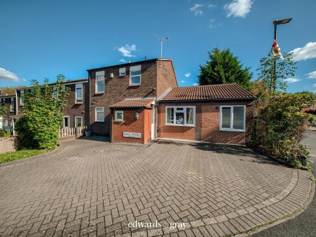 4 bedroom end of terrace house for sale