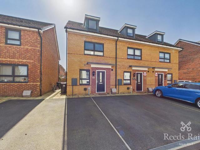 4 bedroom end of terrace house for sale