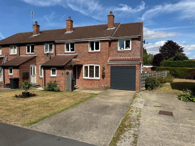 4 bedroom end of terrace house for sale