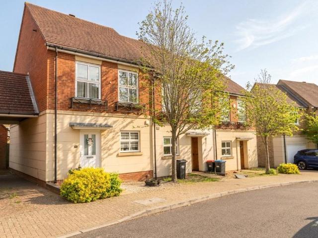 4 bedroom end of terrace house for sale