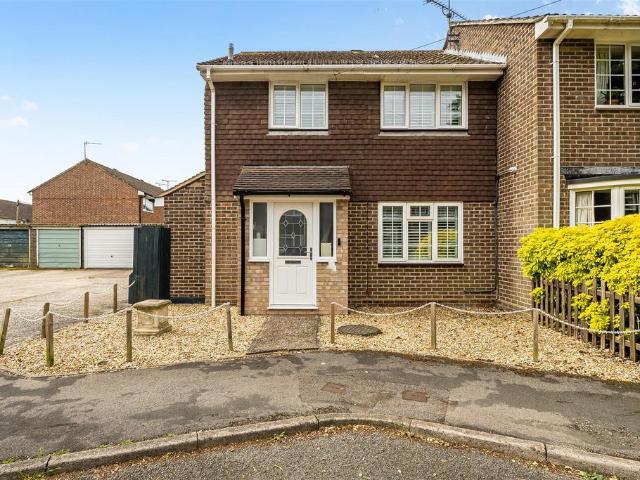 4 bedroom end of terrace house for sale