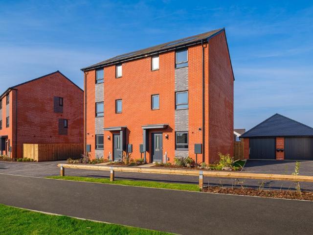 4 bedroom end of terrace house for sale