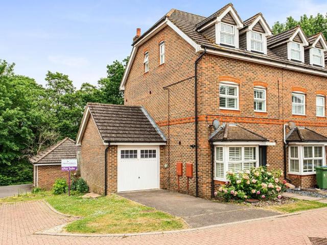 4 bedroom end of terrace house for sale