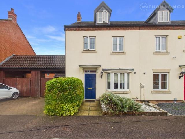 4 bedroom end of terrace house for sale