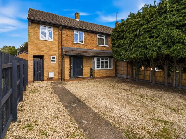 4 bedroom end of terrace house for sale