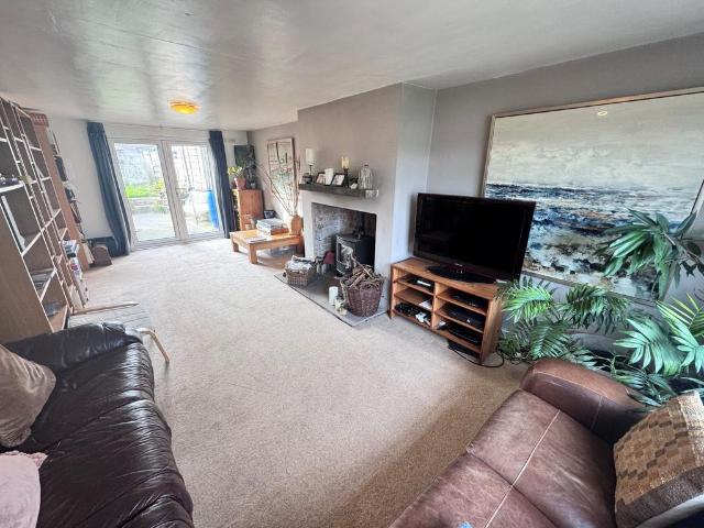 4 bedroom end of terrace house for sale
