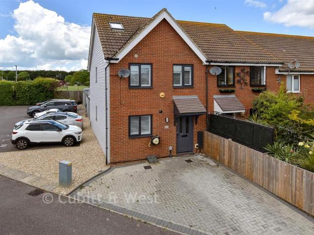4 bedroom end of terrace house for sale