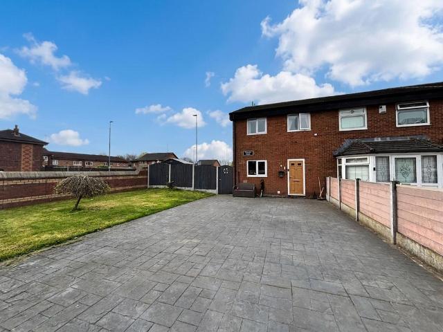 4 bedroom end of terrace house for sale