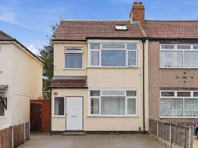 4 bedroom end of terrace house for sale