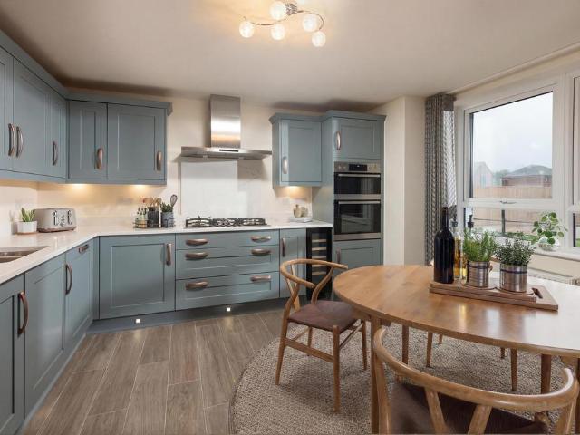 4 bedroom end of terrace house for sale