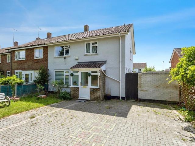 4 bedroom end of terrace house for sale