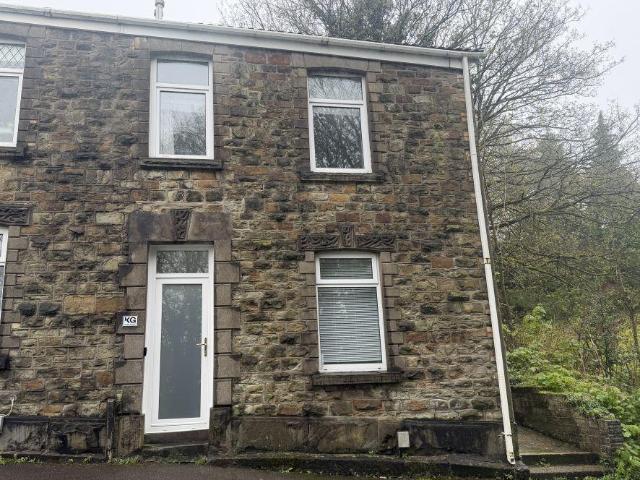 4 bedroom end of terrace house for sale