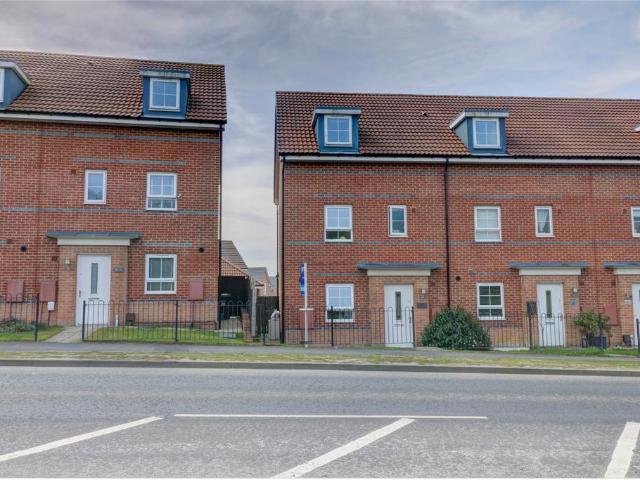 4 bedroom end of terrace house for sale