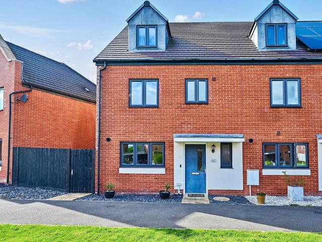 4 bedroom end of terrace house for sale