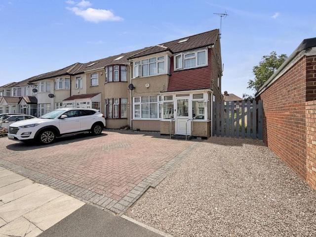 4 bedroom end of terrace house for sale