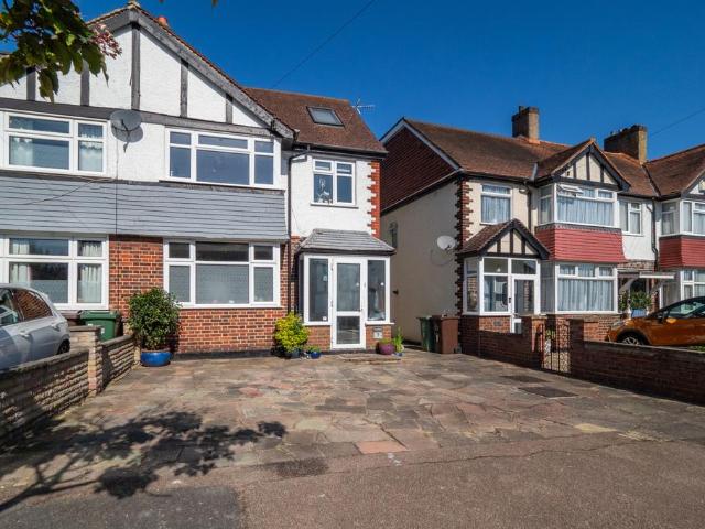 4 bedroom end of terrace house for sale