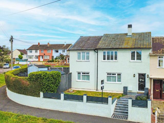 4 bedroom end of terrace house for sale