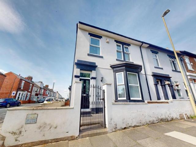 4 bedroom end of terrace house for sale