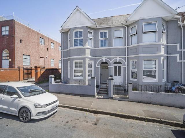 4 bedroom end of terrace house for sale