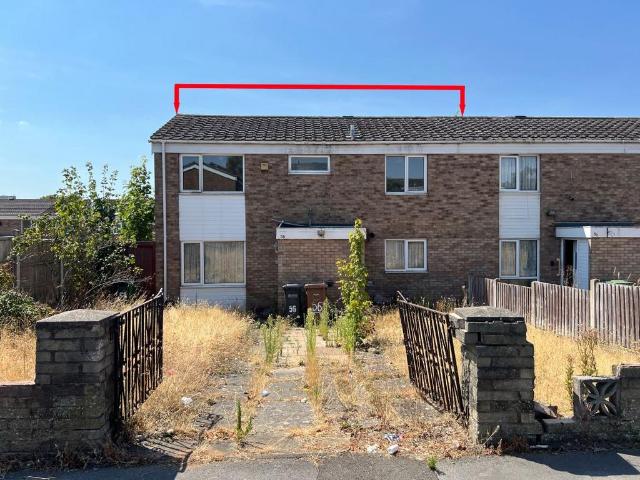 4 bedroom end of terrace house for sale