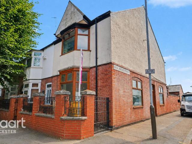 4 bedroom end of terrace house for sale