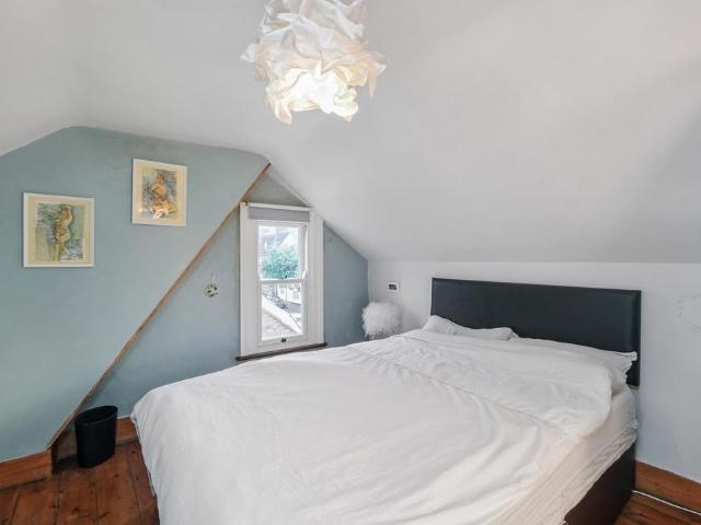 4 bedroom end of terrace house for sale