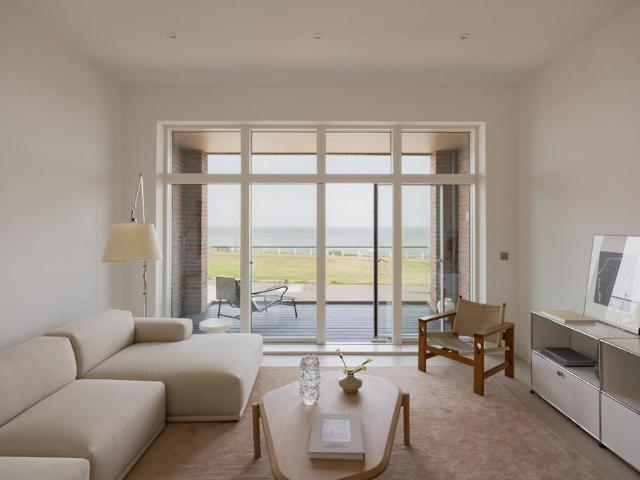 4 bedroom end of terrace house for sale