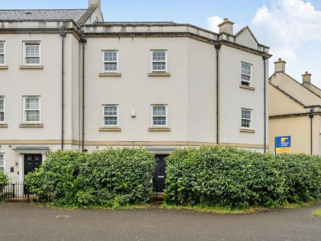 4 bedroom end of terrace house for sale