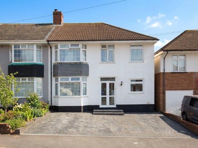 4 bedroom end of terrace house for sale