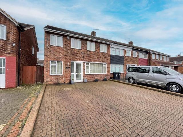 4 bedroom end of terrace house for sale