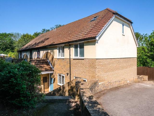 4 bedroom end of terrace house for sale
