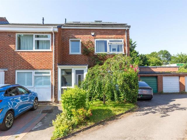 4 bedroom end of terrace house for sale