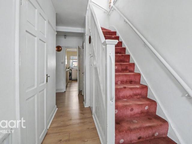 4 bedroom end of terrace house for sale