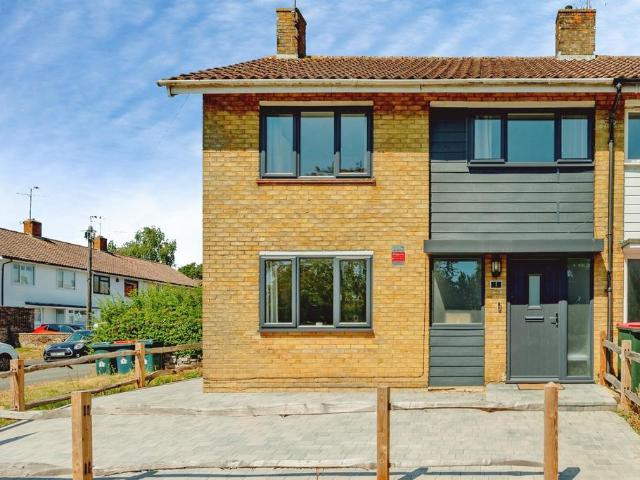 4 bedroom end of terrace house for sale