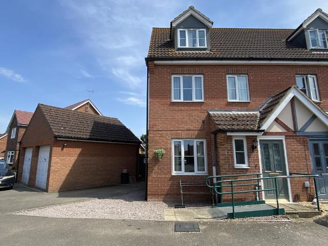 4 bedroom end of terrace house for sale