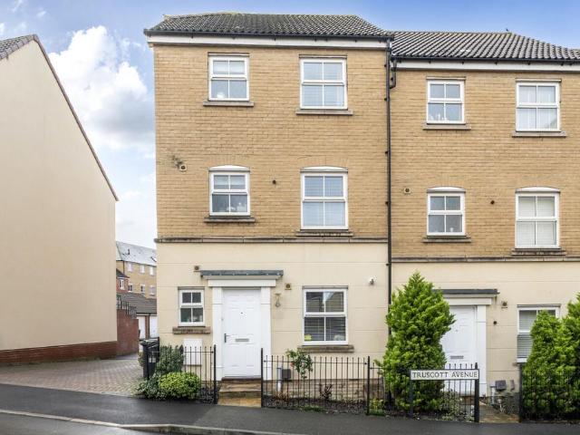 4 bedroom end of terrace house for sale