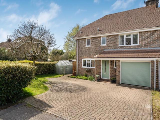 4 bedroom end of terrace house for sale