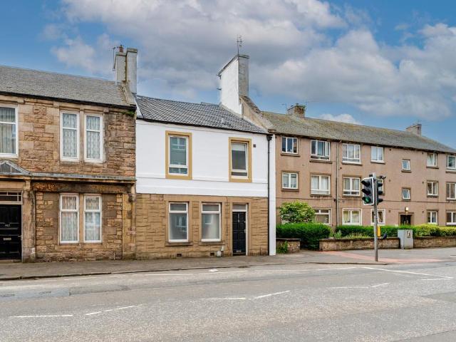 4 bedroom end of terrace house for sale