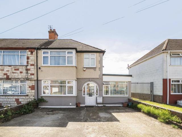 4 bedroom end of terrace house for sale