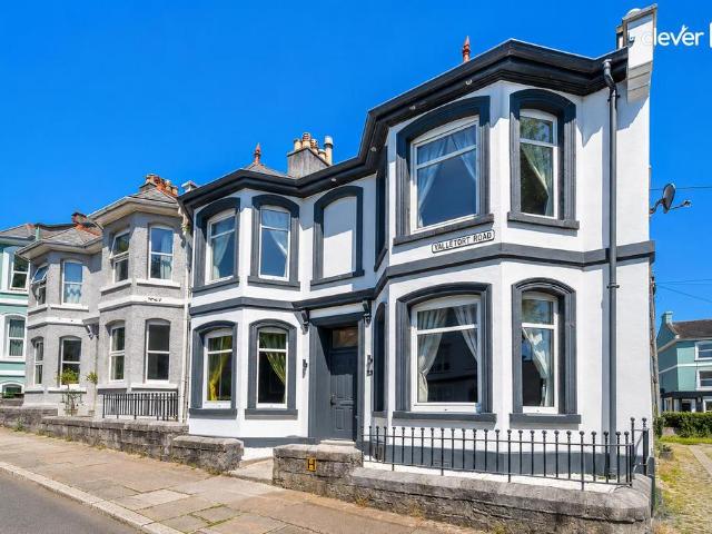 4 bedroom end of terrace house for sale
