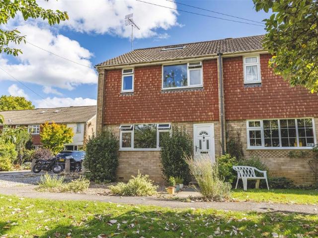4 bedroom end of terrace house for sale